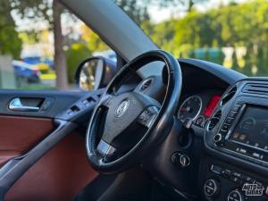 Grey Volkswagen Tiguan 2009 in Kaunas, with an engine capacity of 2.00 L and mileage of 277 thousand km for 6950 €, photo 28 on AUTOMOTO.COM.LV