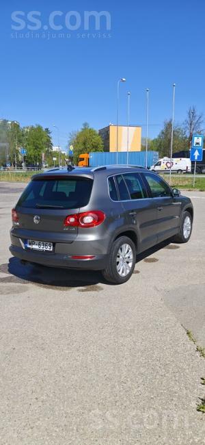 Pelēks Volkswagen Tiguan 2009 Rīga, ar dzinēja tilpumu 2.00 L un nobraukumu 207 tūkst. km par 4499 €, foto 3 vietnē AUTOMOTO.COM.LV