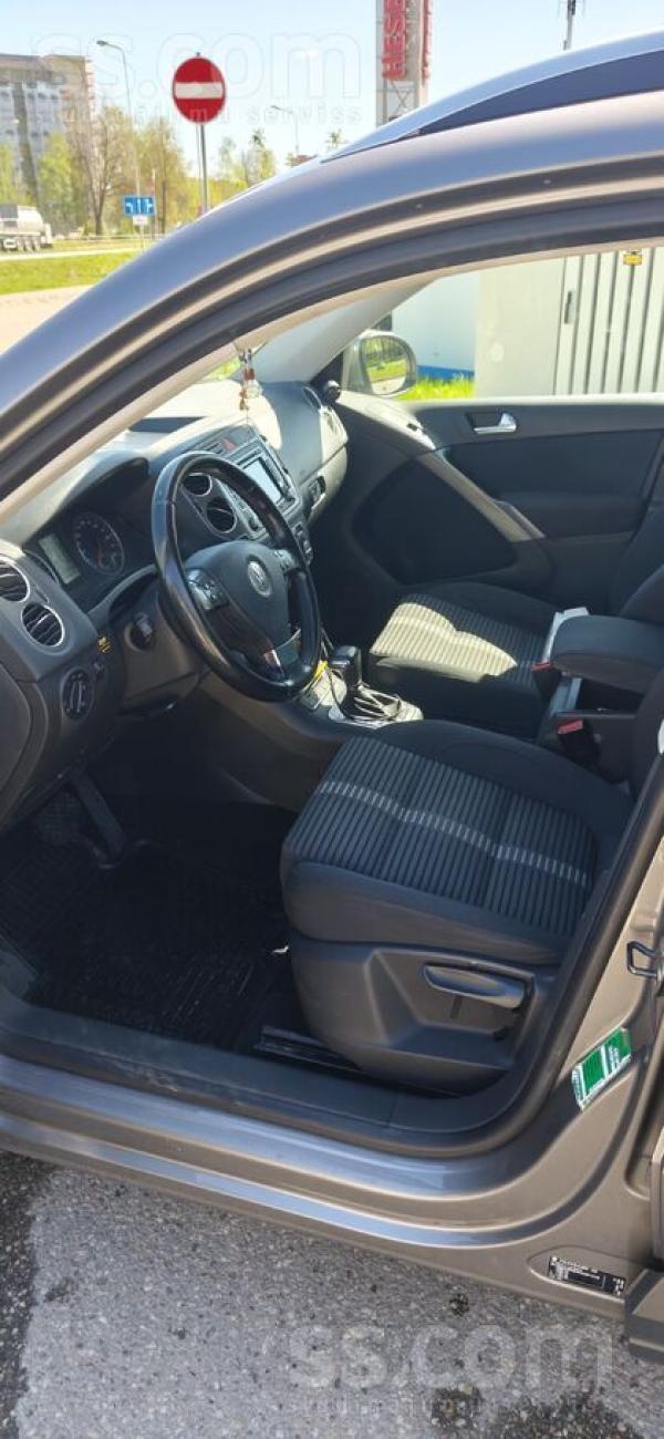 Pelēks Volkswagen Tiguan 2009 Rīga, ar dzinēja tilpumu 2.00 L un nobraukumu 207 tūkst. km par 4499 €, foto 3 vietnē AUTOMOTO.COM.LV
