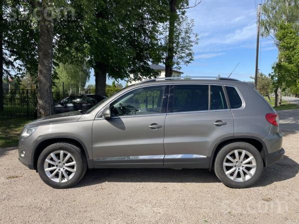 Grey Volkswagen Tiguan 2009 in Riga, with an engine capacity of 2.00 L and mileage of 231 thousand km for 6950 €, photo 2 on AUTOMOTO.COM.LV