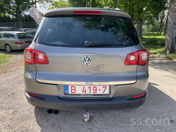 Grey Volkswagen Tiguan 2009 in Riga, with an engine capacity of 2.00 L and mileage of 231 thousand km for 6950 €, photo 4 on AUTOMOTO.COM.LV
