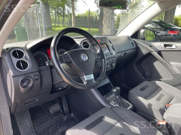 Grey Volkswagen Tiguan 2009 in Riga, with an engine capacity of 2.00 L and mileage of 231 thousand km for 6950 €, photo 10 on AUTOMOTO.COM.LV