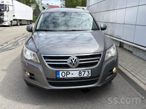 Pelēks Volkswagen Tiguan 2009 Rīga, ar dzinēja tilpumu 2.00 L un nobraukumu 0 tūkst. km par 3900 €, foto 3 vietnē AUTOMOTO.COM.LV