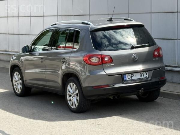 Pelēks Volkswagen Tiguan 2009 Rīga, ar dzinēja tilpumu 2.00 L un nobraukumu 0 tūkst. km par 3900 €, foto 4 vietnē AUTOMOTO.COM.LV