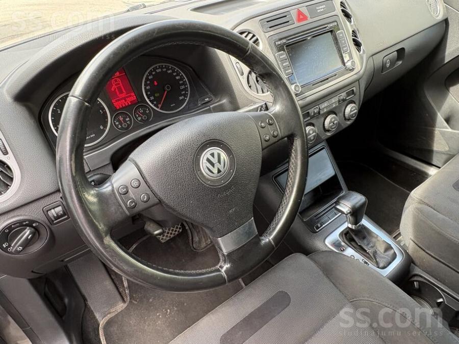Pelēks Volkswagen Tiguan 2009 Rīga, ar dzinēja tilpumu 2.00 L un nobraukumu 0 tūkst. km par 3900 €, foto 8 vietnē AUTOMOTO.COM.LV