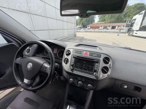 Pelēks Volkswagen Tiguan 2009 Rīga, ar dzinēja tilpumu 2.00 L un nobraukumu 0 tūkst. km par 3900 €, foto 9 vietnē AUTOMOTO.COM.LV
