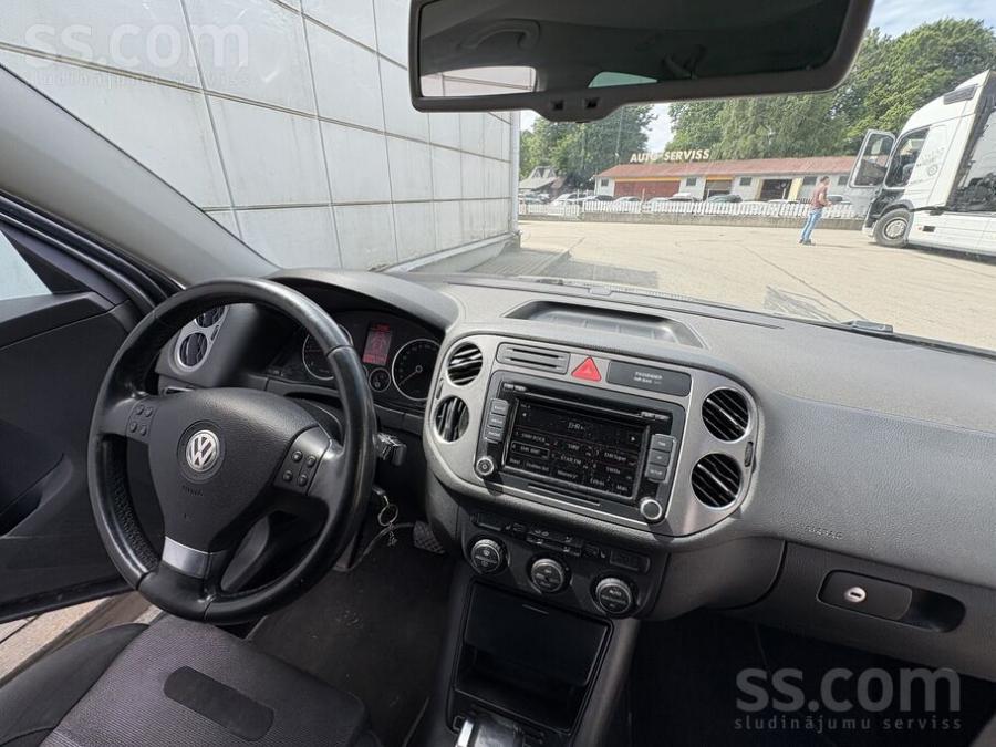 Pelēks Volkswagen Tiguan 2009 Rīga, ar dzinēja tilpumu 2.00 L un nobraukumu 0 tūkst. km par 3900 €, foto 9 vietnē AUTOMOTO.COM.LV