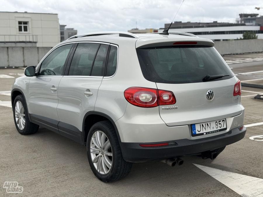 Pelēks Volkswagen Tiguan 2009 Viļņa, ar dzinēja tilpumu 2.00 L un nobraukumu 278 tūkst. km par 4250 €, foto 4 vietnē AUTOMOTO.COM.LV