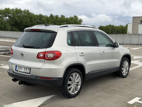 Grey Volkswagen Tiguan 2009 in Vilnius, with an engine capacity of 2.00 L and mileage of 278 thousand km for 4250 €, photo 4 on AUTOMOTO.COM.LV