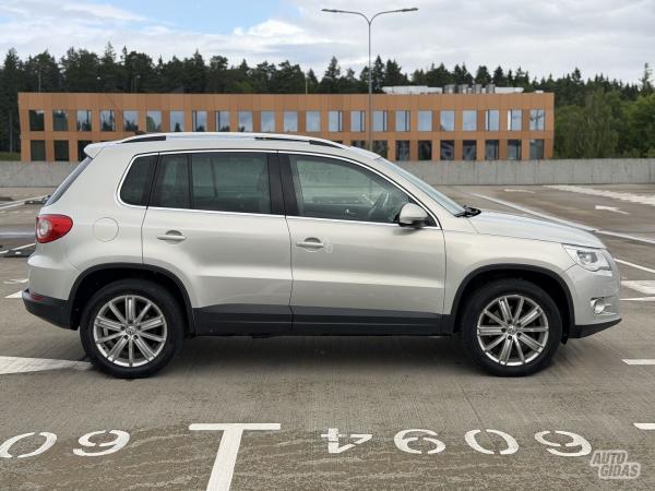 Grey Volkswagen Tiguan 2009 in Vilnius, with an engine capacity of 2.00 L and mileage of 278 thousand km for 4250 €, photo 5 on AUTOMOTO.COM.LV
