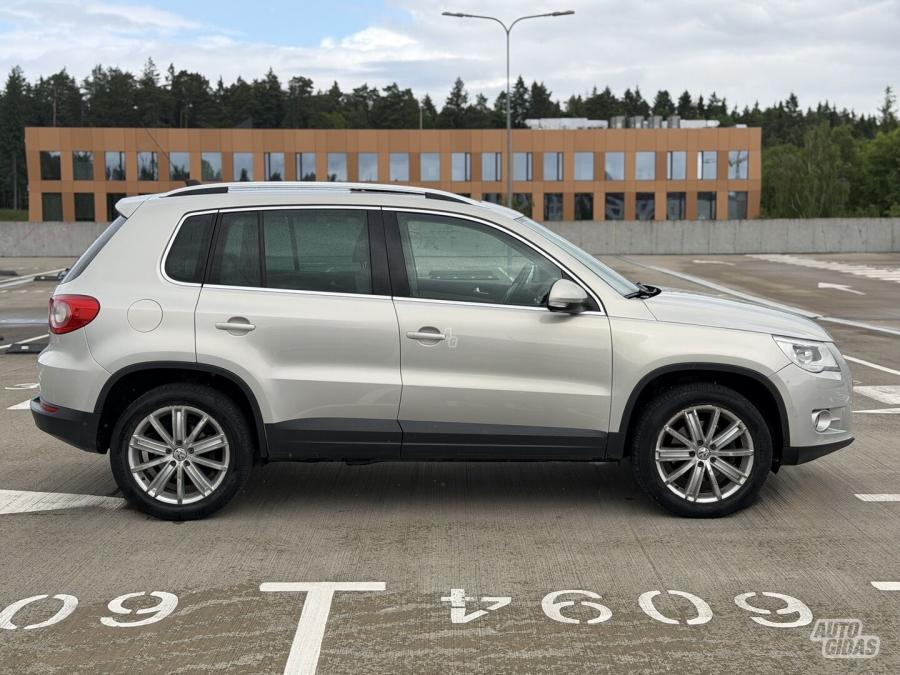 Pelēks Volkswagen Tiguan 2009 Viļņa, ar dzinēja tilpumu 2.00 L un nobraukumu 278 tūkst. km par 4250 €, foto 6 vietnē AUTOMOTO.COM.LV