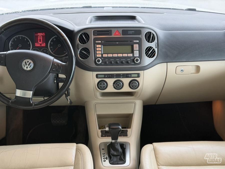 Pelēks Volkswagen Tiguan 2009 Viļņa, ar dzinēja tilpumu 2.00 L un nobraukumu 278 tūkst. km par 4250 €, foto 10 vietnē AUTOMOTO.COM.LV