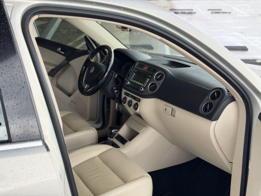Pelēks Volkswagen Tiguan 2009 Viļņa, ar dzinēja tilpumu 2.00 L un nobraukumu 278 tūkst. km par 4250 €, foto 13 vietnē AUTOMOTO.COM.LV