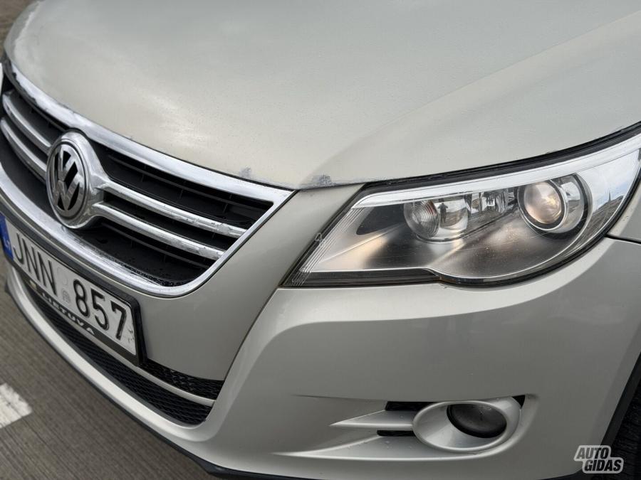 Pelēks Volkswagen Tiguan 2009 Viļņa, ar dzinēja tilpumu 2.00 L un nobraukumu 278 tūkst. km par 4250 €, foto 20 vietnē AUTOMOTO.COM.LV