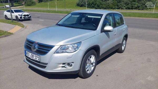 Grey Volkswagen Tiguan 2009 in Kaunas, with an engine capacity of 1.40 L and mileage of 162 thousand km for 6150 €, photo 1 on AUTOMOTO.COM.LV