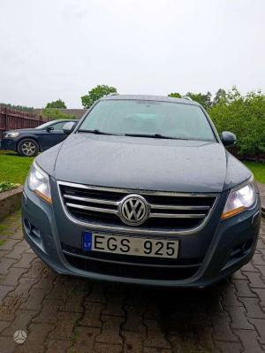 Pelēks Volkswagen Tiguan 2009 Šalčininkai, ar dzinēja tilpumu 1.97 L un nobraukumu 375 tūkst. km par 5350 €, foto  vietnē AUTOMOTO.COM.LV