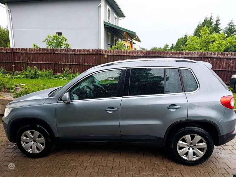 Pelēks Volkswagen Tiguan 2009 Šalčininkai, ar dzinēja tilpumu 1.97 L un nobraukumu 375 tūkst. km par 5350 €, foto 3 vietnē AUTOMOTO.COM.LV