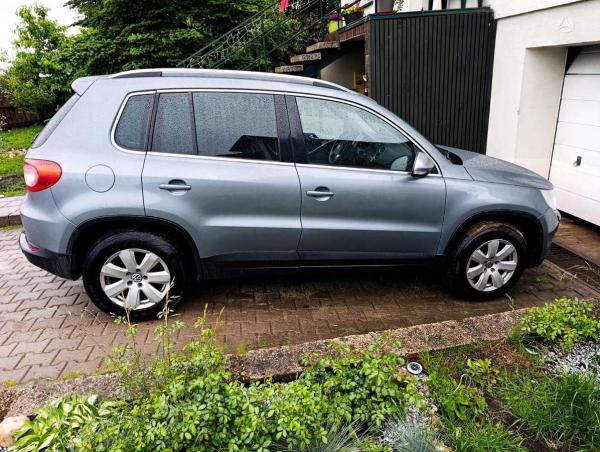 Grey Volkswagen Tiguan 2009 in Salcininkai, with an engine capacity of 1.97 L and mileage of 375 thousand km for 5350 €, photo 3 on AUTOMOTO.COM.LV