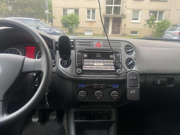 Grey Volkswagen Tiguan 2009 in Raseiniai, with an engine capacity of 1.98 L and mileage of 261 thousand km for 4700 €, photo 5 on AUTOMOTO.COM.LV