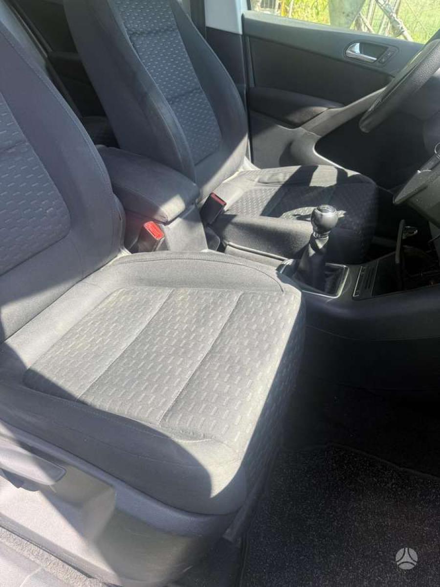 Pelēks Volkswagen Tiguan 2009 Raseiniai, ar dzinēja tilpumu 1.98 L un nobraukumu 261 tūkst. km par 4700 €, foto 10 vietnē AUTOMOTO.COM.LV