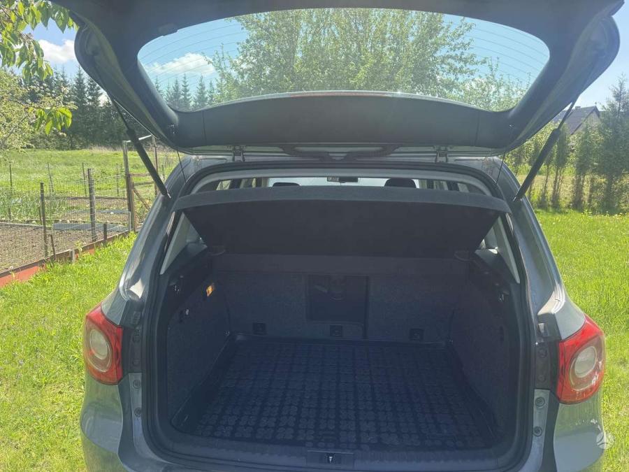 Pelēks Volkswagen Tiguan 2009 Raseiniai, ar dzinēja tilpumu 1.98 L un nobraukumu 261 tūkst. km par 4700 €, foto 11 vietnē AUTOMOTO.COM.LV
