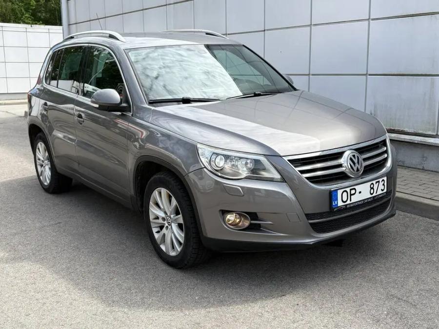 Pelēks Volkswagen Tiguan 2009 Rīga, ar dzinēja tilpumu 2.00 L un nobraukumu 309 tūkst. km par 3900 €, foto 1 vietnē AUTOMOTO.COM.LV
