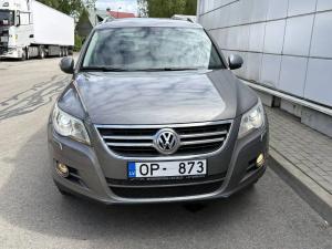 Pelēks Volkswagen Tiguan 2009 Rīga, ar dzinēja tilpumu 2.00 L un nobraukumu 309 tūkst. km par 3900 €, foto 3 vietnē AUTOMOTO.COM.LV