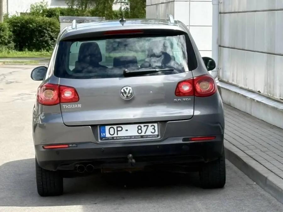 Pelēks Volkswagen Tiguan 2009 Rīga, ar dzinēja tilpumu 2.00 L un nobraukumu 309 tūkst. km par 3900 €, foto 6 vietnē AUTOMOTO.COM.LV