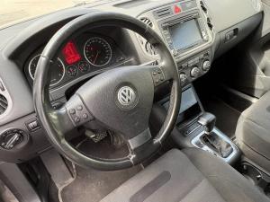 Pelēks Volkswagen Tiguan 2009 Rīga, ar dzinēja tilpumu 2.00 L un nobraukumu 309 tūkst. km par 3900 €, foto 8 vietnē AUTOMOTO.COM.LV