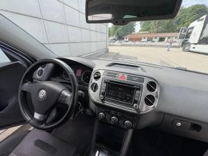 Pelēks Volkswagen Tiguan 2009 Rīga, ar dzinēja tilpumu 2.00 L un nobraukumu 309 tūkst. km par 3900 €, foto 9 vietnē AUTOMOTO.COM.LV