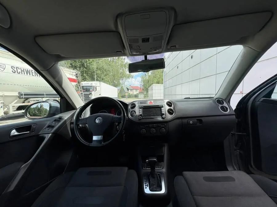 Pelēks Volkswagen Tiguan 2009 Rīga, ar dzinēja tilpumu 2.00 L un nobraukumu 309 tūkst. km par 3900 €, foto 10 vietnē AUTOMOTO.COM.LV