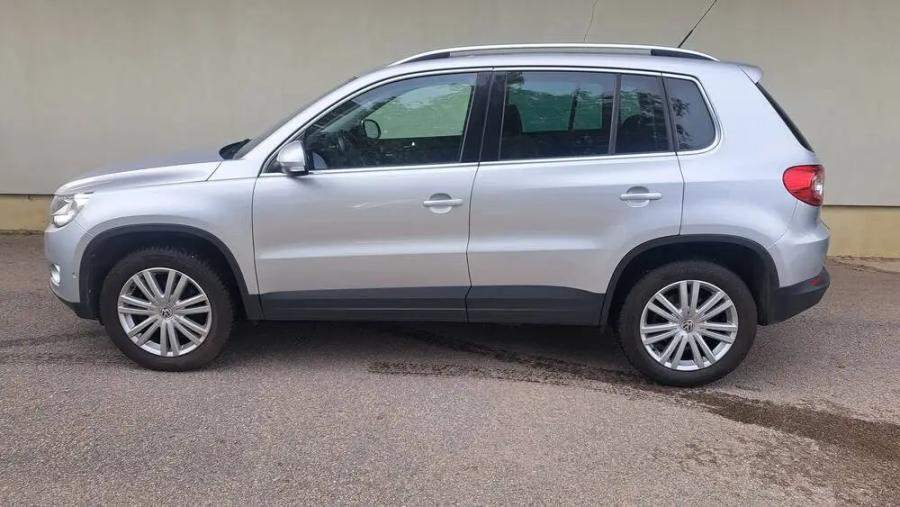 Pelēks Volkswagen Tiguan 2009 Ogre, ar dzinēja tilpumu 2.00 L un nobraukumu 163 tūkst. km par 7350 €, foto 4 vietnē AUTOMOTO.COM.LV