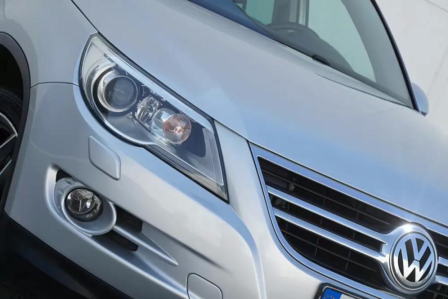 Pelēks Volkswagen Tiguan 2009 Rīga, ar dzinēja tilpumu 2.00 L un nobraukumu 1768 tūkst. km par 7900 €, foto 1 vietnē AUTOMOTO.COM.LV