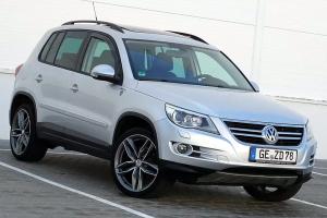 Pelēks Volkswagen Tiguan 2009 Rīga, ar dzinēja tilpumu 2.00 L un nobraukumu 1768 tūkst. km par 7900 €, foto 3 vietnē AUTOMOTO.COM.LV