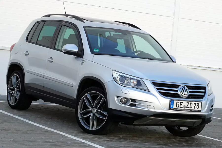 Pelēks Volkswagen Tiguan 2009 Rīga, ar dzinēja tilpumu 2.00 L un nobraukumu 1768 tūkst. km par 7900 €, foto 3 vietnē AUTOMOTO.COM.LV