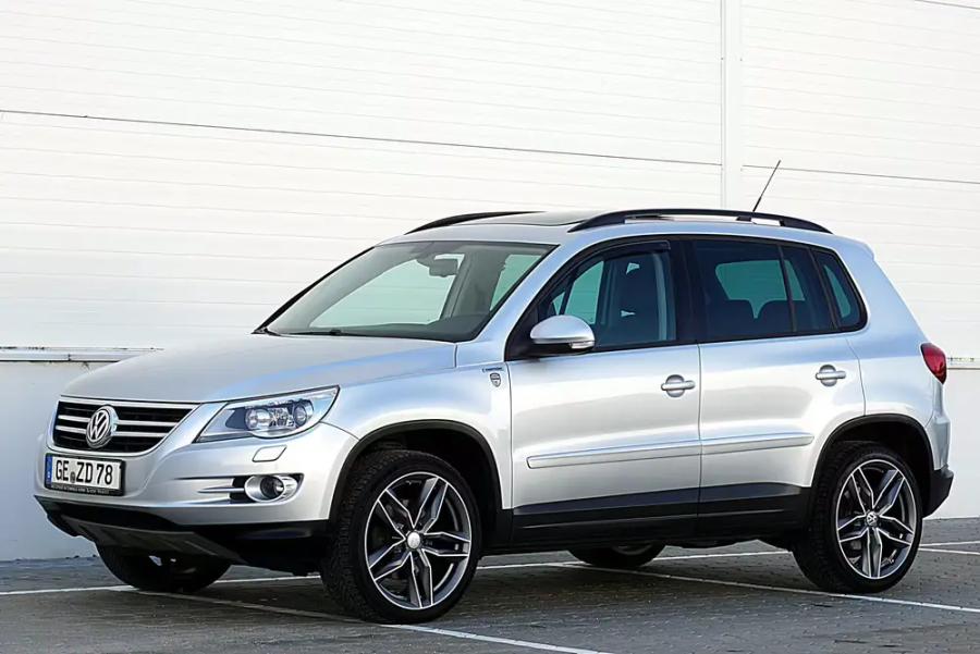 Pelēks Volkswagen Tiguan 2009 Rīga, ar dzinēja tilpumu 2.00 L un nobraukumu 1768 tūkst. km par 7900 €, foto 5 vietnē AUTOMOTO.COM.LV