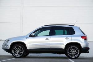 Pelēks Volkswagen Tiguan 2009 Rīga, ar dzinēja tilpumu 2.00 L un nobraukumu 1768 tūkst. km par 7900 €, foto 6 vietnē AUTOMOTO.COM.LV