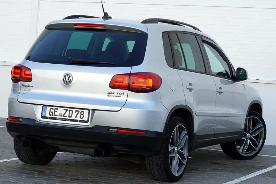 Pelēks Volkswagen Tiguan 2009 Rīga, ar dzinēja tilpumu 2.00 L un nobraukumu 1768 tūkst. km par 7900 €, foto 9 vietnē AUTOMOTO.COM.LV