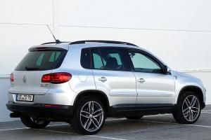 Pelēks Volkswagen Tiguan 2009 Rīga, ar dzinēja tilpumu 2.00 L un nobraukumu 1768 tūkst. km par 7900 €, foto 10 vietnē AUTOMOTO.COM.LV
