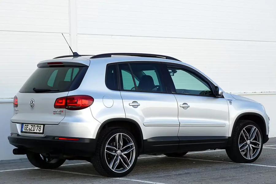 Pelēks Volkswagen Tiguan 2009 Rīga, ar dzinēja tilpumu 2.00 L un nobraukumu 1768 tūkst. km par 7900 €, foto 10 vietnē AUTOMOTO.COM.LV