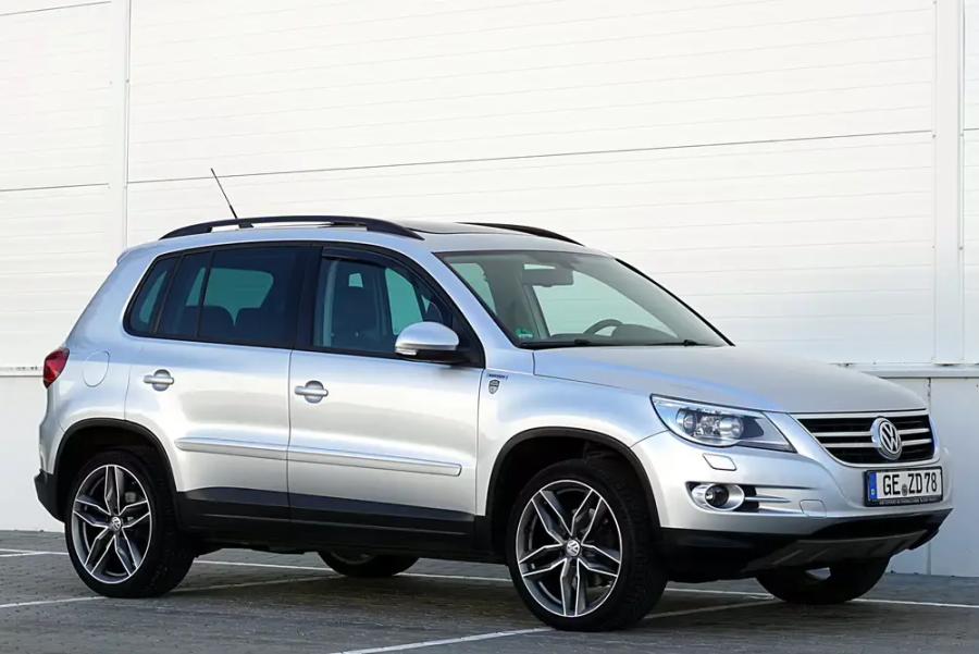 Pelēks Volkswagen Tiguan 2009 Rīga, ar dzinēja tilpumu 2.00 L un nobraukumu 1768 tūkst. km par 7900 €, foto 12 vietnē AUTOMOTO.COM.LV
