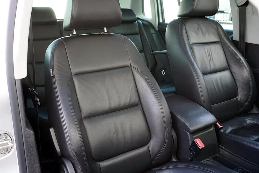 Pelēks Volkswagen Tiguan 2009 Rīga, ar dzinēja tilpumu 2.00 L un nobraukumu 1768 tūkst. km par 7900 €, foto 14 vietnē AUTOMOTO.COM.LV
