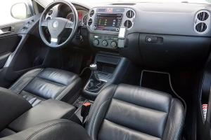 Pelēks Volkswagen Tiguan 2009 Rīga, ar dzinēja tilpumu 2.00 L un nobraukumu 1768 tūkst. km par 7900 €, foto 15 vietnē AUTOMOTO.COM.LV
