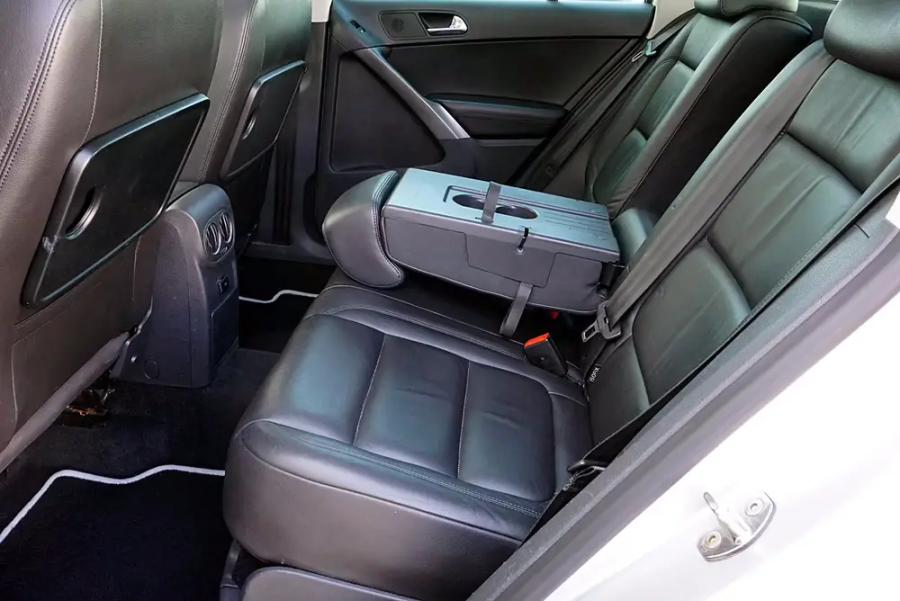 Pelēks Volkswagen Tiguan 2009 Rīga, ar dzinēja tilpumu 2.00 L un nobraukumu 1768 tūkst. km par 7900 €, foto 17 vietnē AUTOMOTO.COM.LV