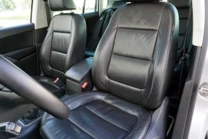 Pelēks Volkswagen Tiguan 2009 Rīga, ar dzinēja tilpumu 2.00 L un nobraukumu 1768 tūkst. km par 7900 €, foto 19 vietnē AUTOMOTO.COM.LV