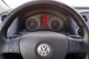 Pelēks Volkswagen Tiguan 2009 Rīga, ar dzinēja tilpumu 2.00 L un nobraukumu 1768 tūkst. km par 7900 €, foto 21 vietnē AUTOMOTO.COM.LV