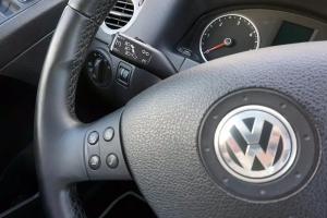 Pelēks Volkswagen Tiguan 2009 Rīga, ar dzinēja tilpumu 2.00 L un nobraukumu 1768 tūkst. km par 7900 €, foto 22 vietnē AUTOMOTO.COM.LV