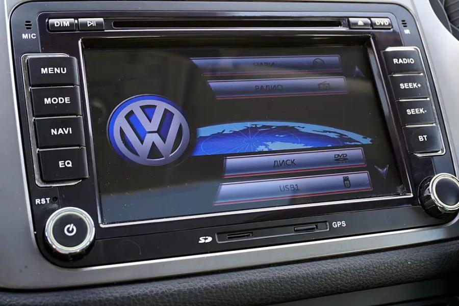 Pelēks Volkswagen Tiguan 2009 Rīga, ar dzinēja tilpumu 2.00 L un nobraukumu 1768 tūkst. km par 7900 €, foto 25 vietnē AUTOMOTO.COM.LV