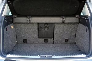 Pelēks Volkswagen Tiguan 2009 Rīga, ar dzinēja tilpumu 2.00 L un nobraukumu 1768 tūkst. km par 7900 €, foto 30 vietnē AUTOMOTO.COM.LV