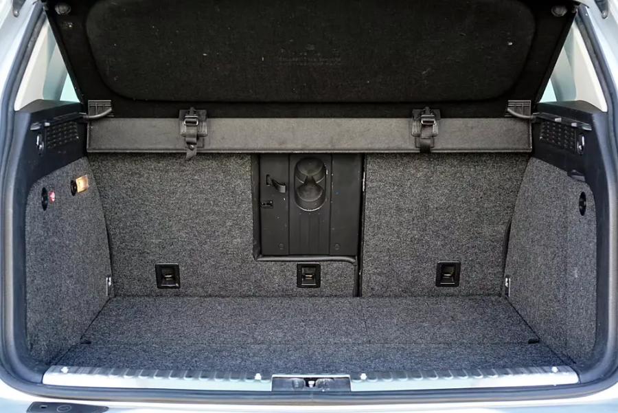 Pelēks Volkswagen Tiguan 2009 Rīga, ar dzinēja tilpumu 2.00 L un nobraukumu 1768 tūkst. km par 7900 €, foto 30 vietnē AUTOMOTO.COM.LV